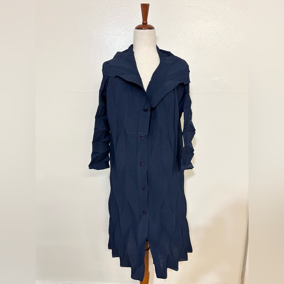 Thanny | Jackets & Coats | Thanny Navy Blue Accordion Zig Zag Pleated Lightweight Coat | Poshmark